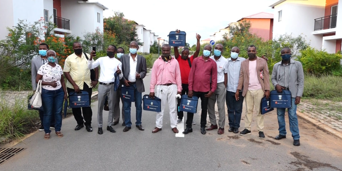 Funcionários da ENDIAMA recebem residências na centralidade do Capari ...