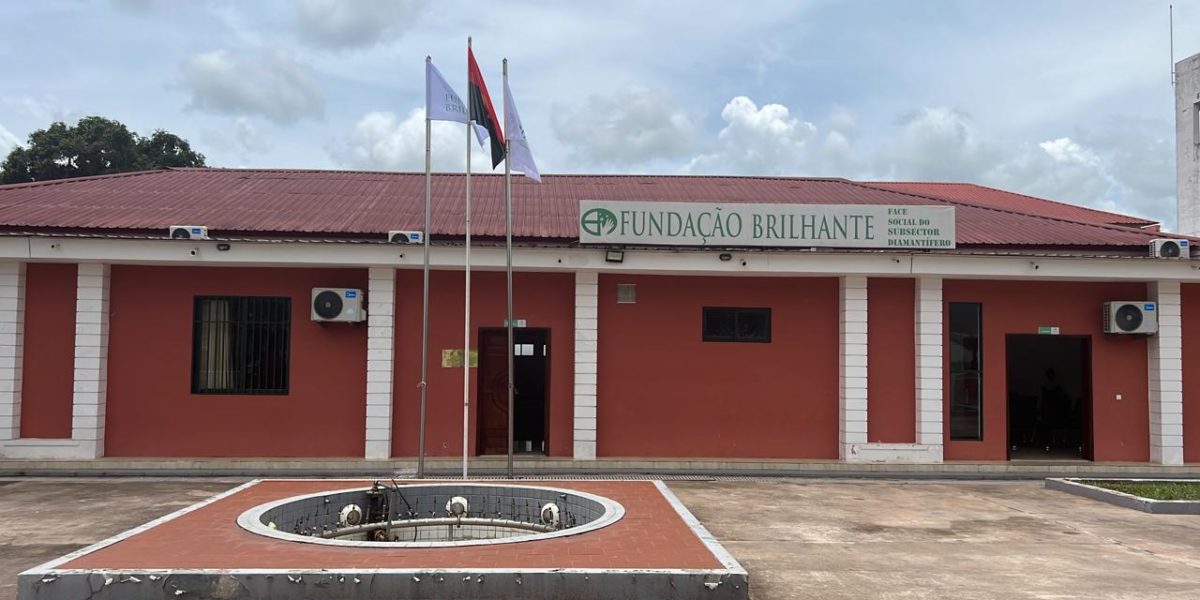 Comunidade do Valódia ganha nova escola - Endiama