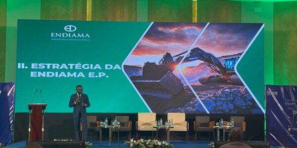 Diamantes: Reservas do país estimadas em mais de 700 milhões de ...