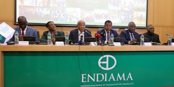Diamantes: Angola produz mais de 13 milhões de quilates - Endiama